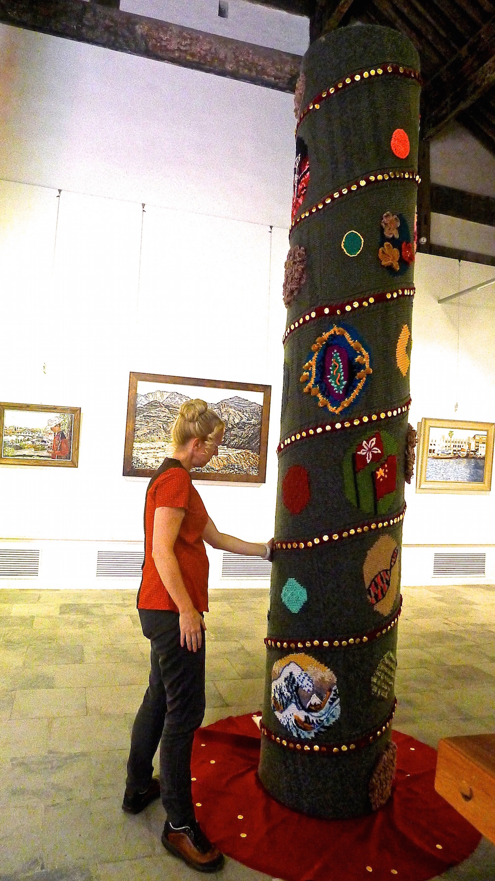 The Knitted Pillar of Time | Niamh Cunningham 瑞莲 Artist