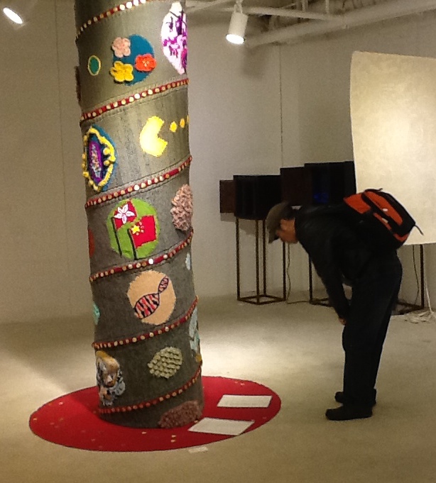 The Knitted Pillar of Time | Niamh Cunningham 瑞莲 Artist